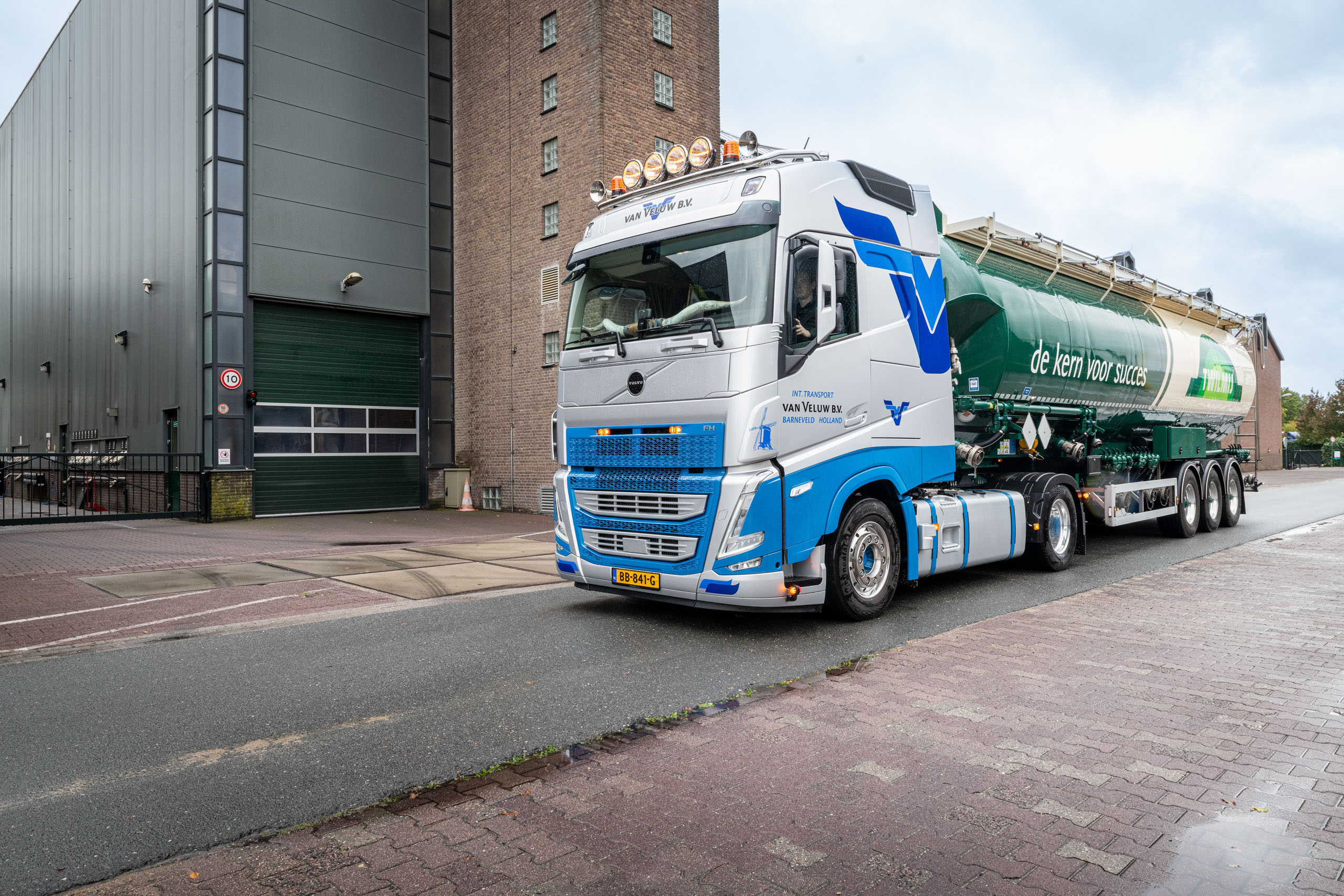 Nieuwe Volvo FH voor ADR-bulktransport voor Internationaal Transport ...