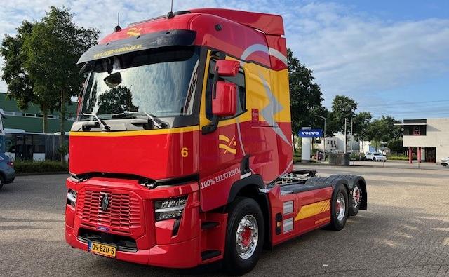 Elektrische 6x2 Renault trekker voor Gebr. Van der Lee