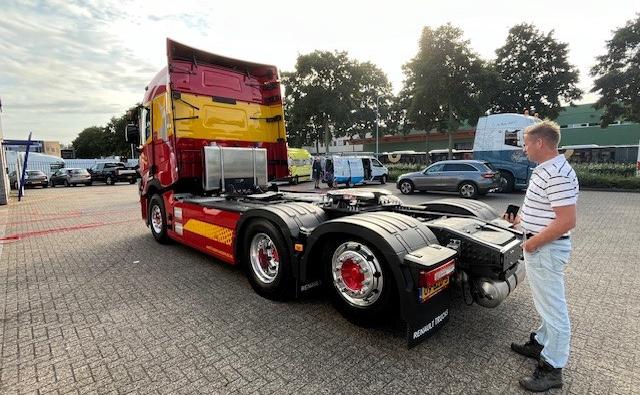 Elektrische 6x2 Renault trekker voor Gebr. Van der Lee